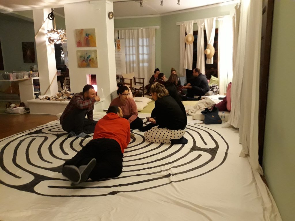 Όλα όσα πρέπει να γνωρίζουμε για την ομαδική ψυχοθεραπεία